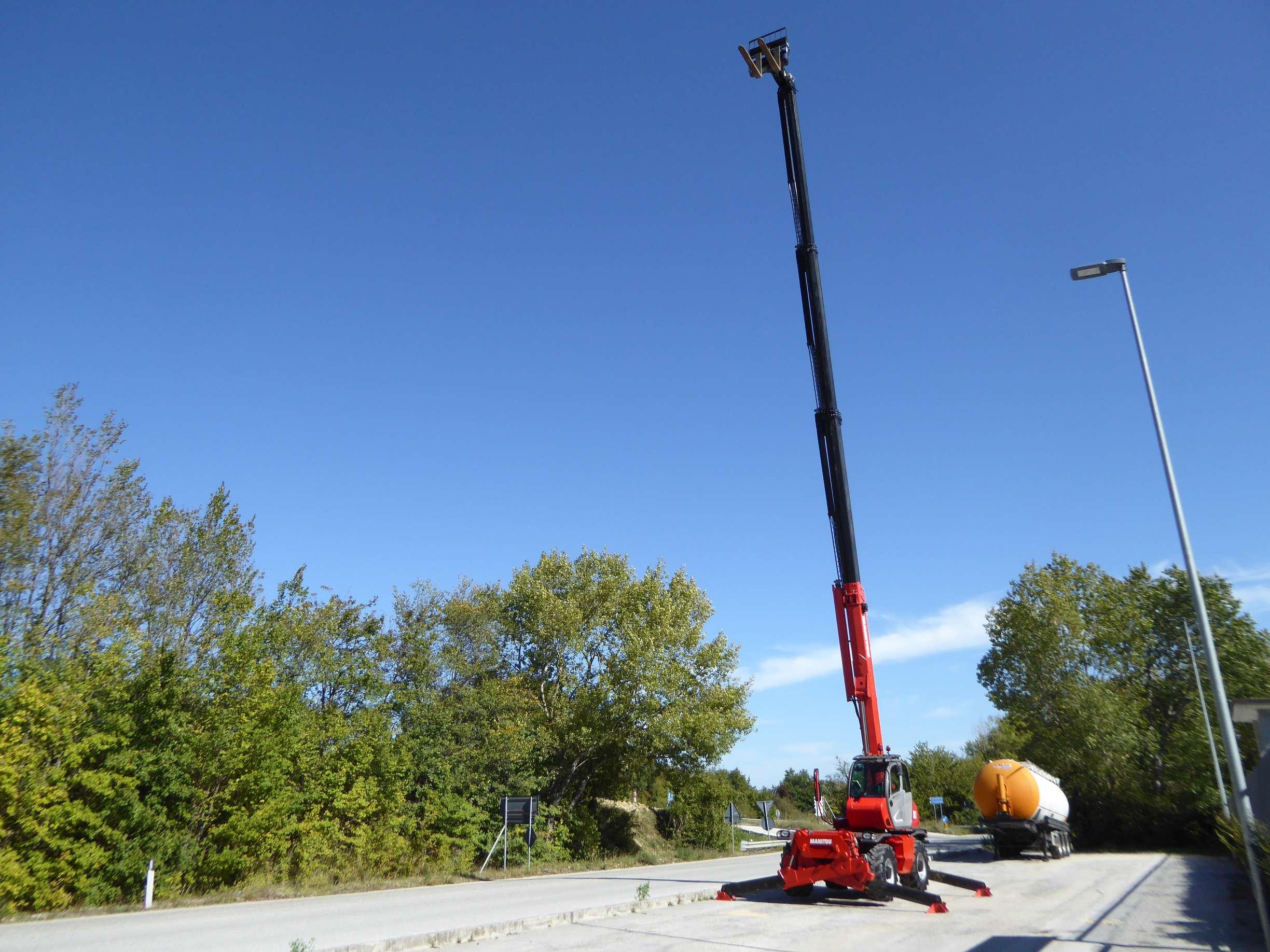 Manitou MRT 2150 PRIVILEGE | Rotating Telescopic Handler | Piccinini ...