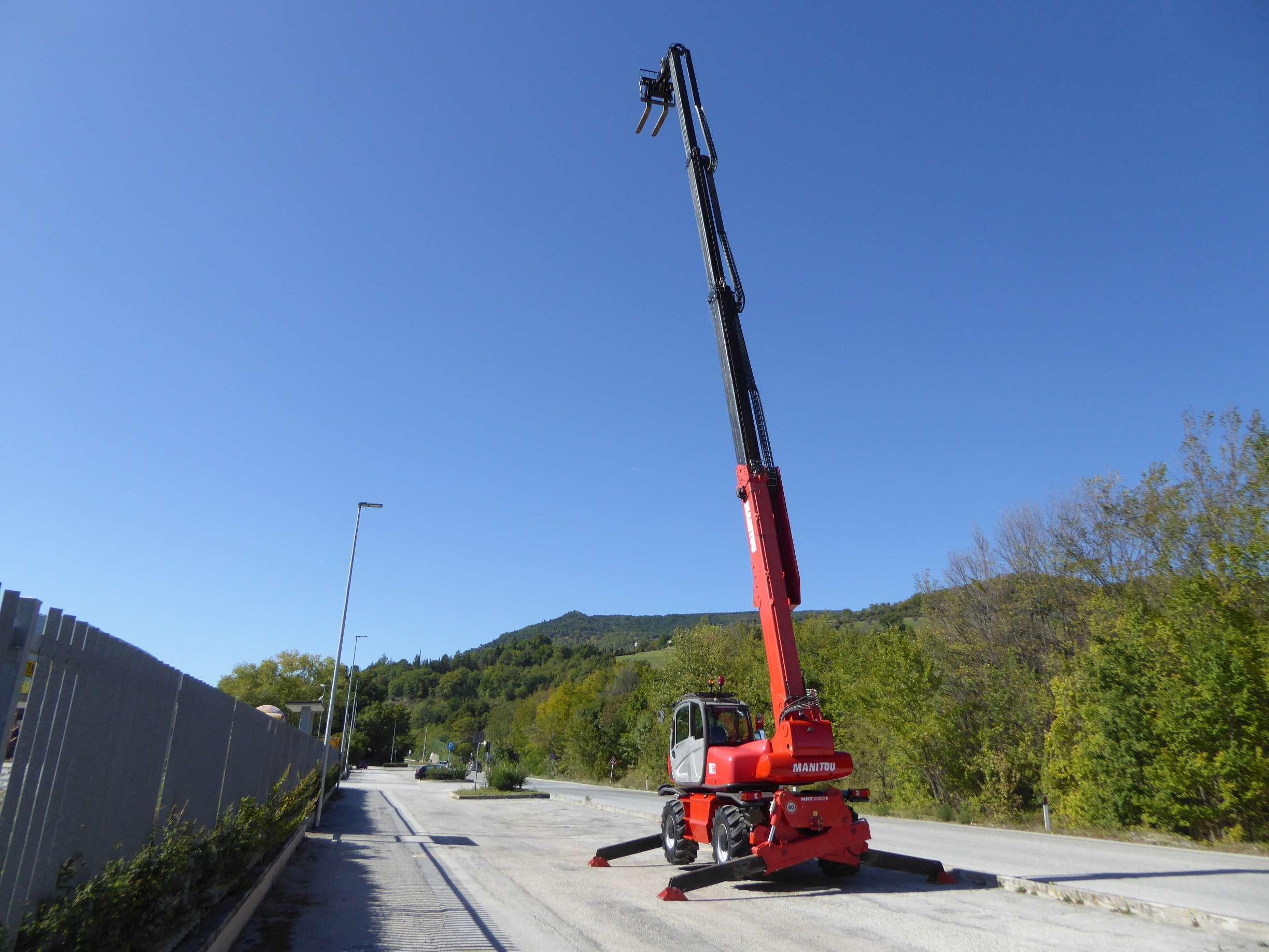 Manitou MRT 2150 PRIVILEGE | Rotating Telescopic Handler | Piccinini ...