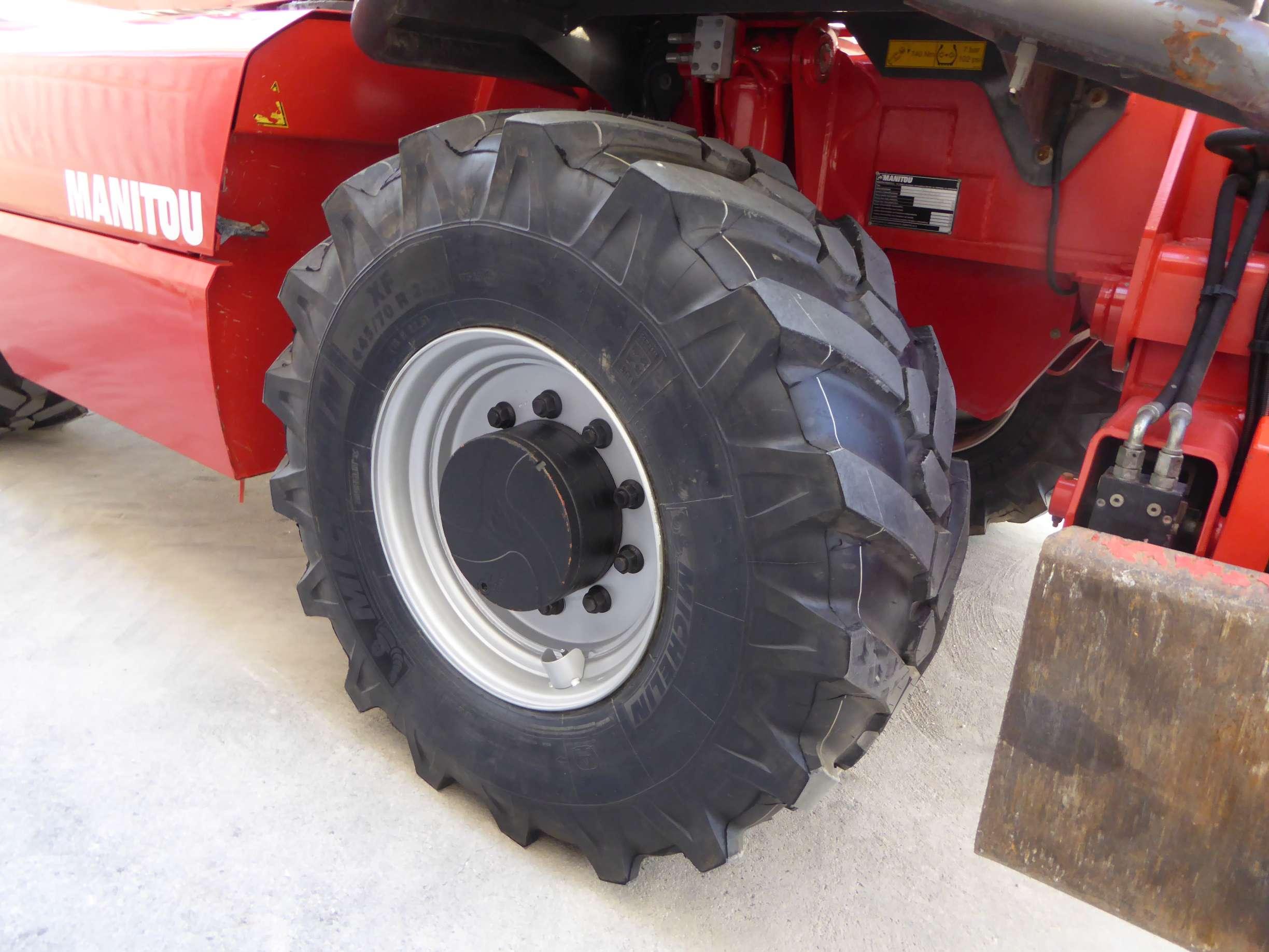 Manitou MRT 2150 PRIVILEGE | Rotating Telescopic Handler | Piccinini ...