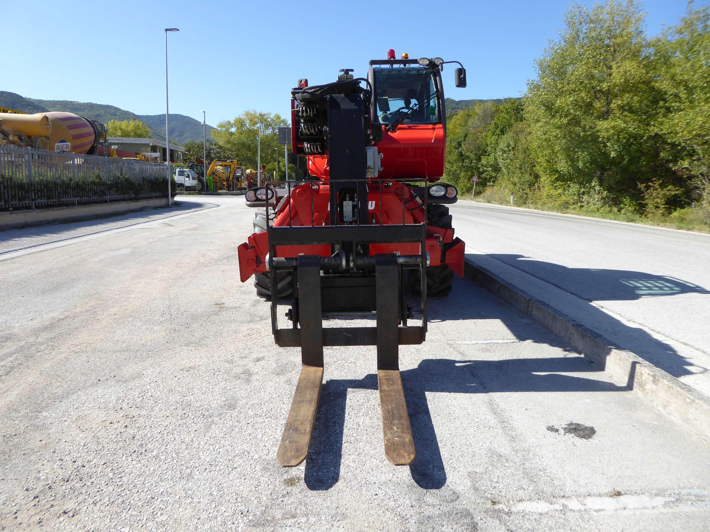 Manitou MRT 2150 PRIVILEGE | Rotating Telescopic Handler | Piccinini ...