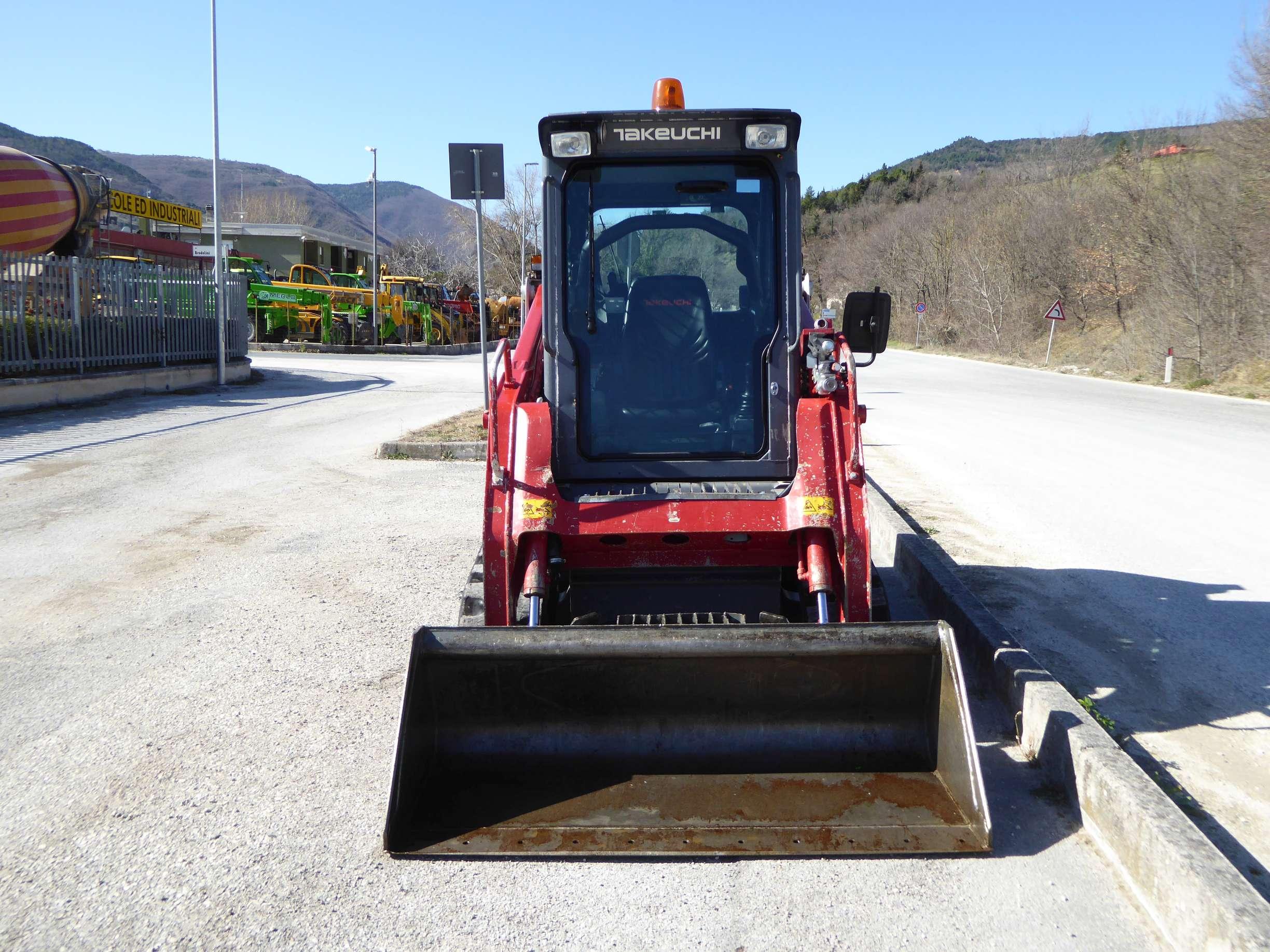 Takeuchi TL8 | Tracked Loader | Piccinini Macchine