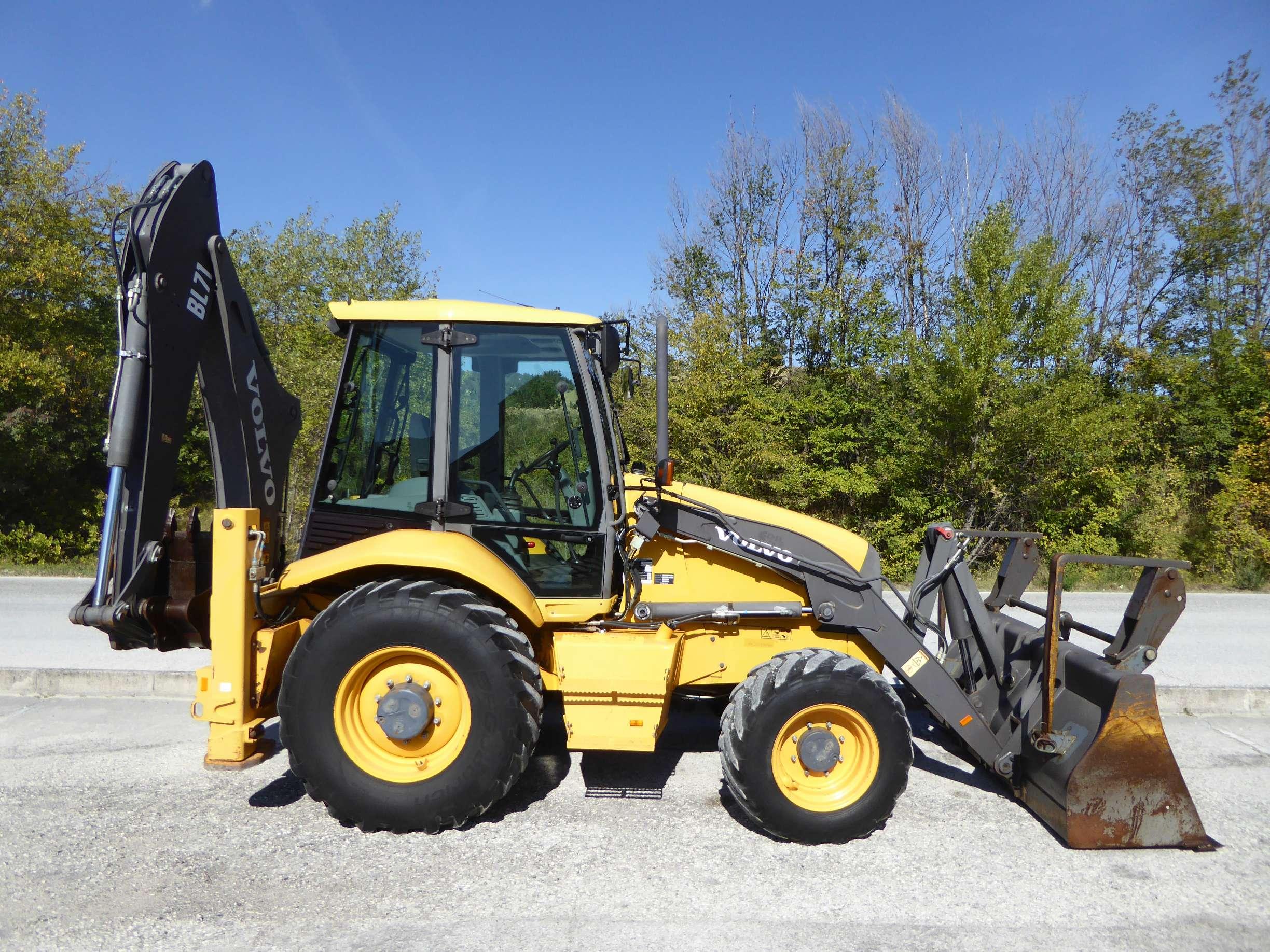 Volvo BL 71 | Backhoe loader | Piccinini Macchine