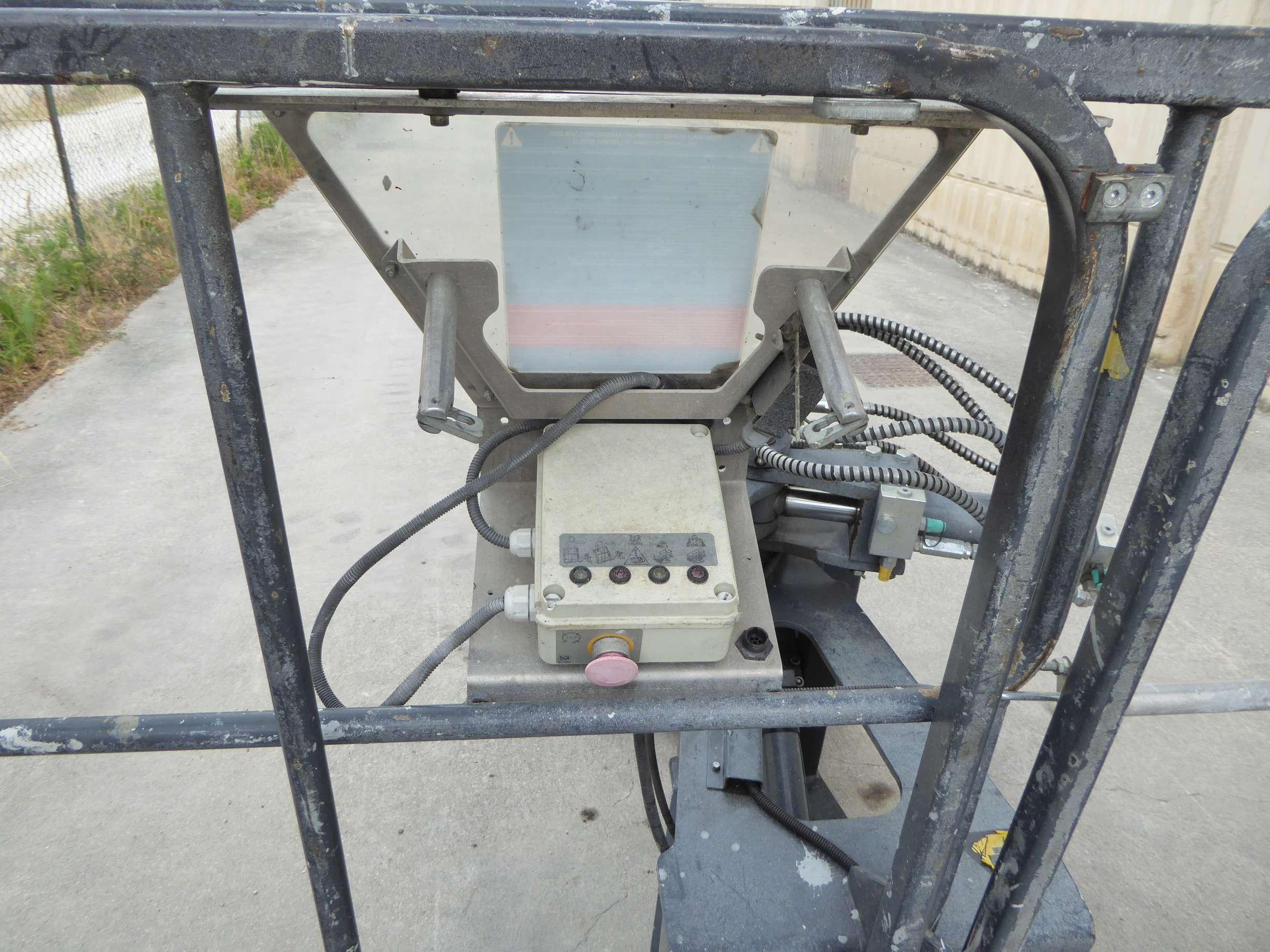 Merlo PTE.CDC | Attachments - Slewing and extensible man platform ...