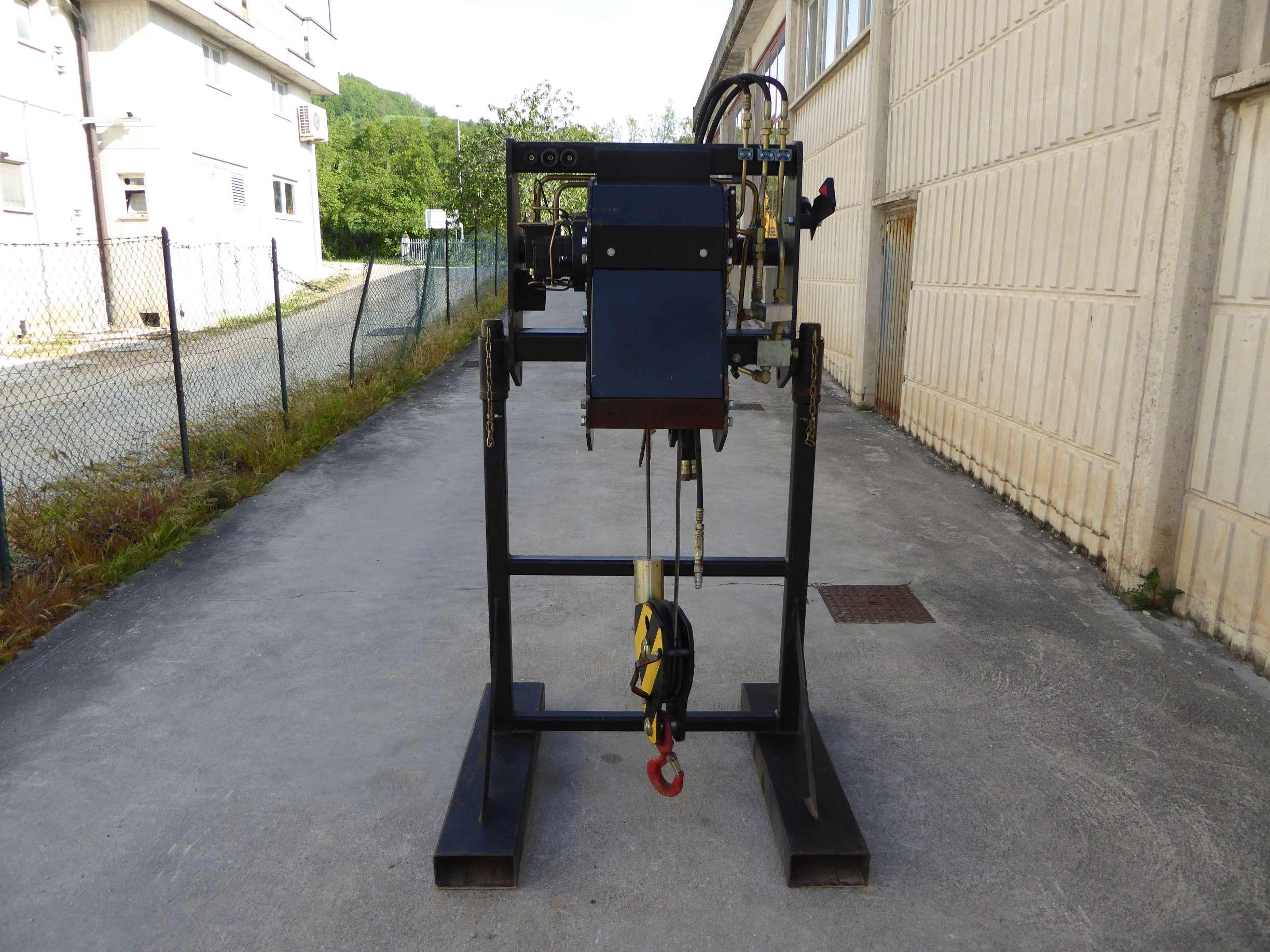 Manitou 3 Ton | Attachments - Hydraulic winch | Piccinini Macchine